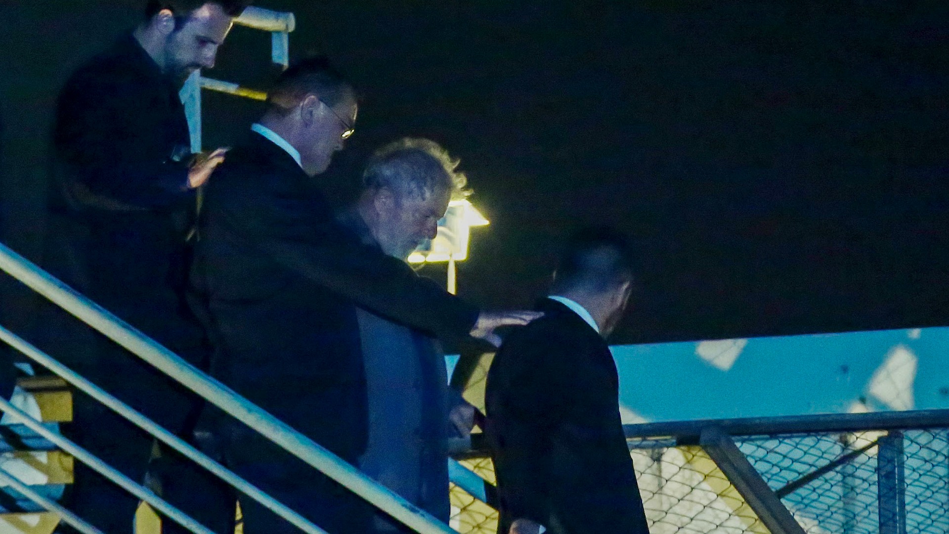 Lula se entrega a la policía brasileña para comenzar a cumplir su ...